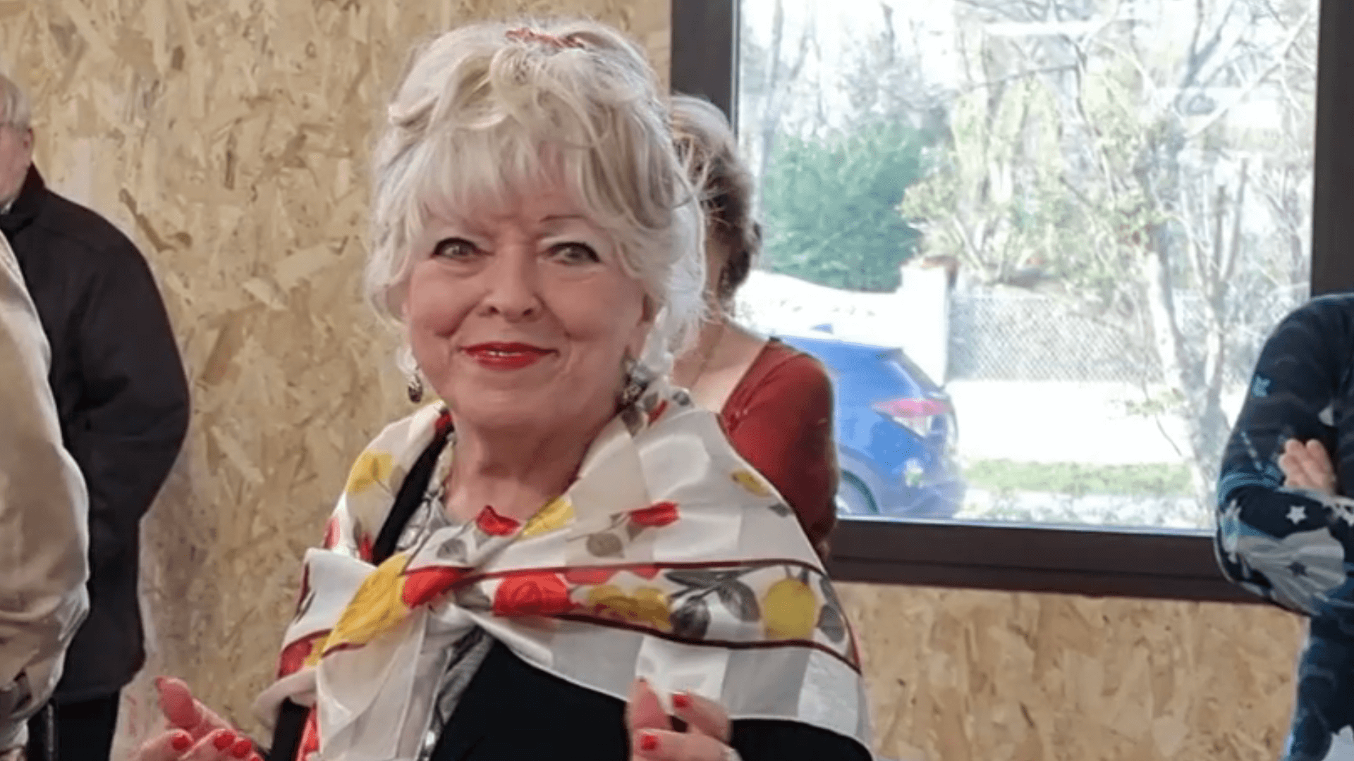 TVDiCi - Aline Llareus Dinier, écrivain et critique d'art, reçoit la ...